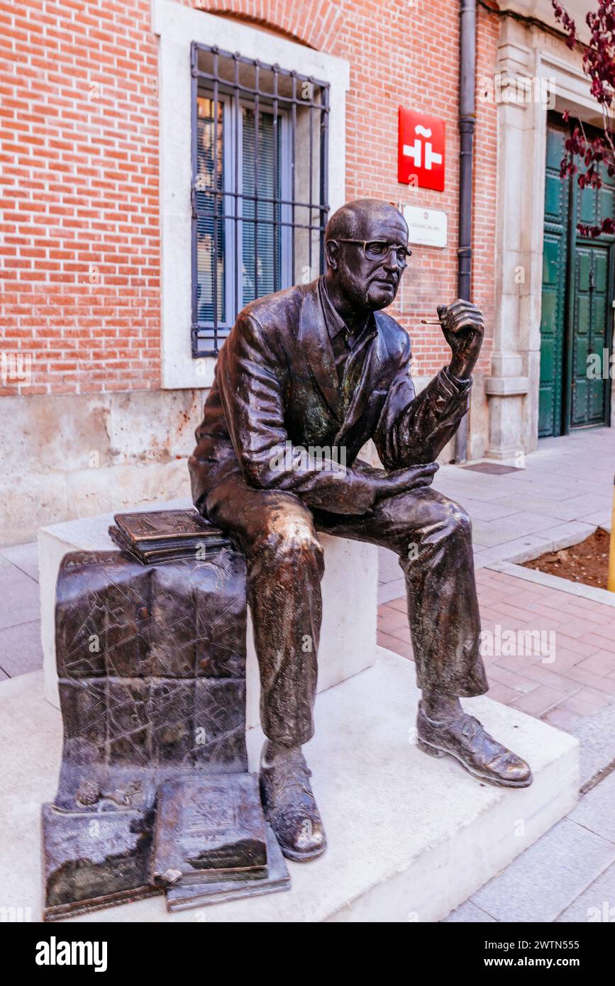 Andres bonillae sculptor hi-res stock photography and images - Alamy