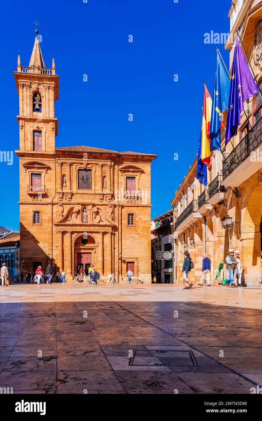 Real oviedo flag hi-res stock photography and images - Alamy