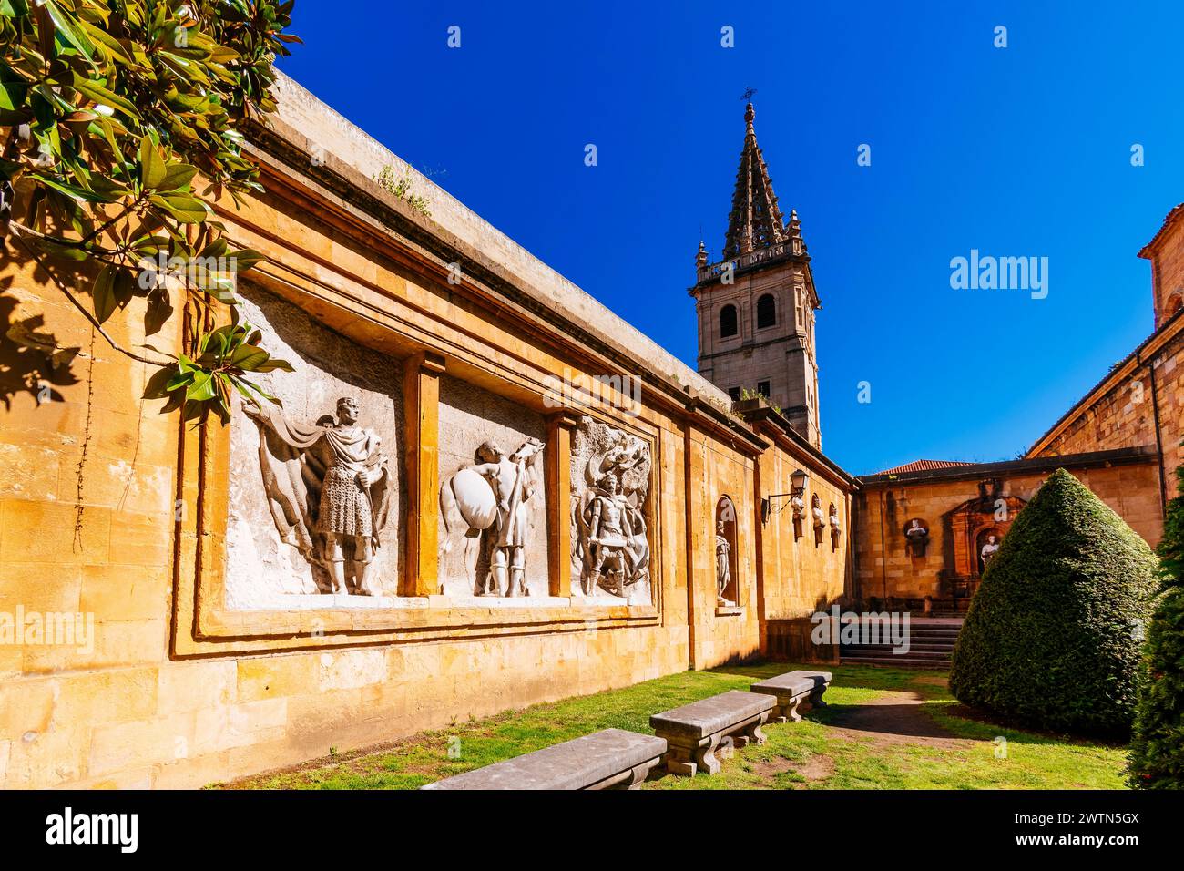 Jardín de los Reyes Caudillos - Garden of the Leader Kings. It is ...