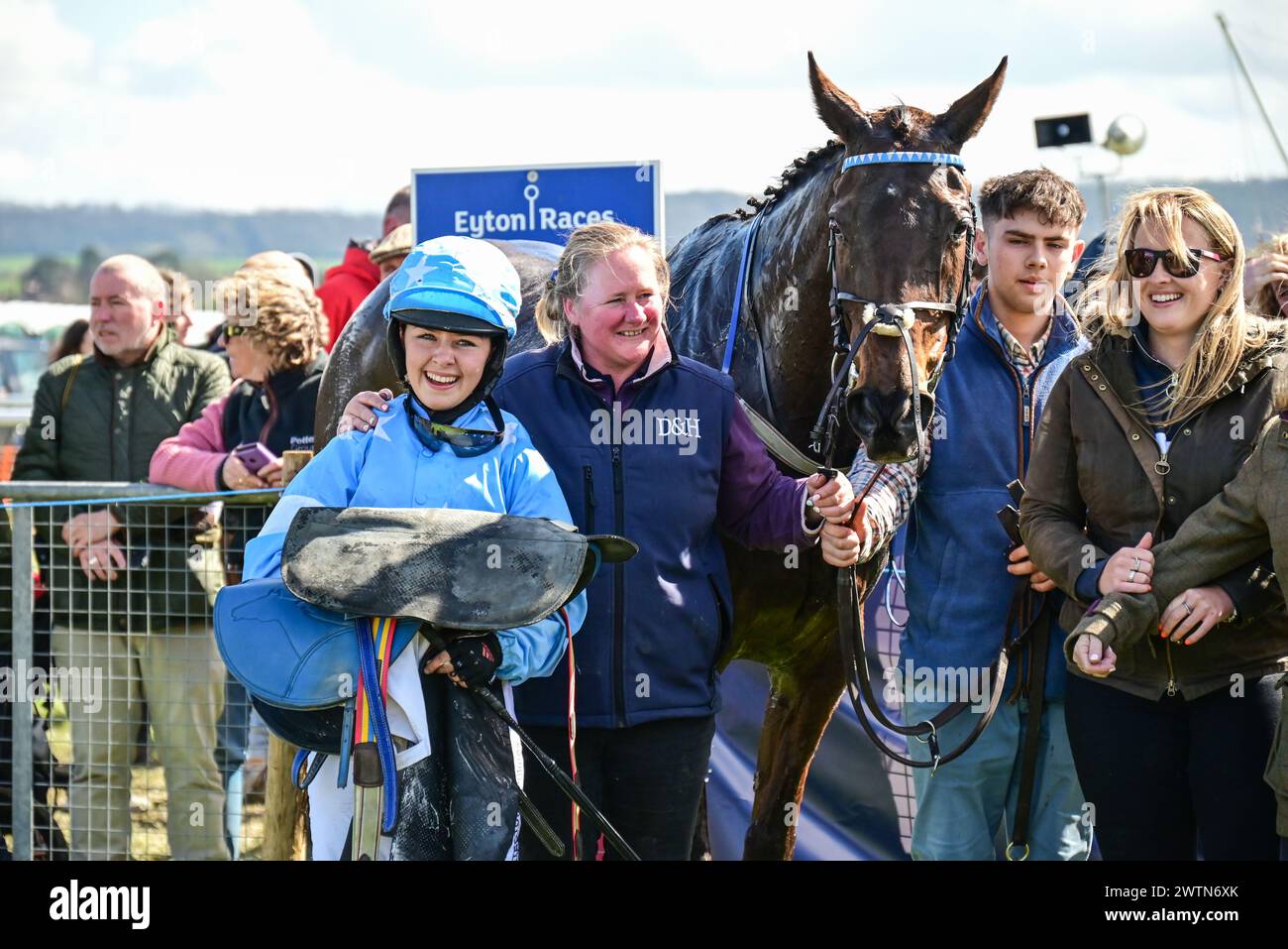 The beautiful sight of horse racing hi-res stock photography and images ...