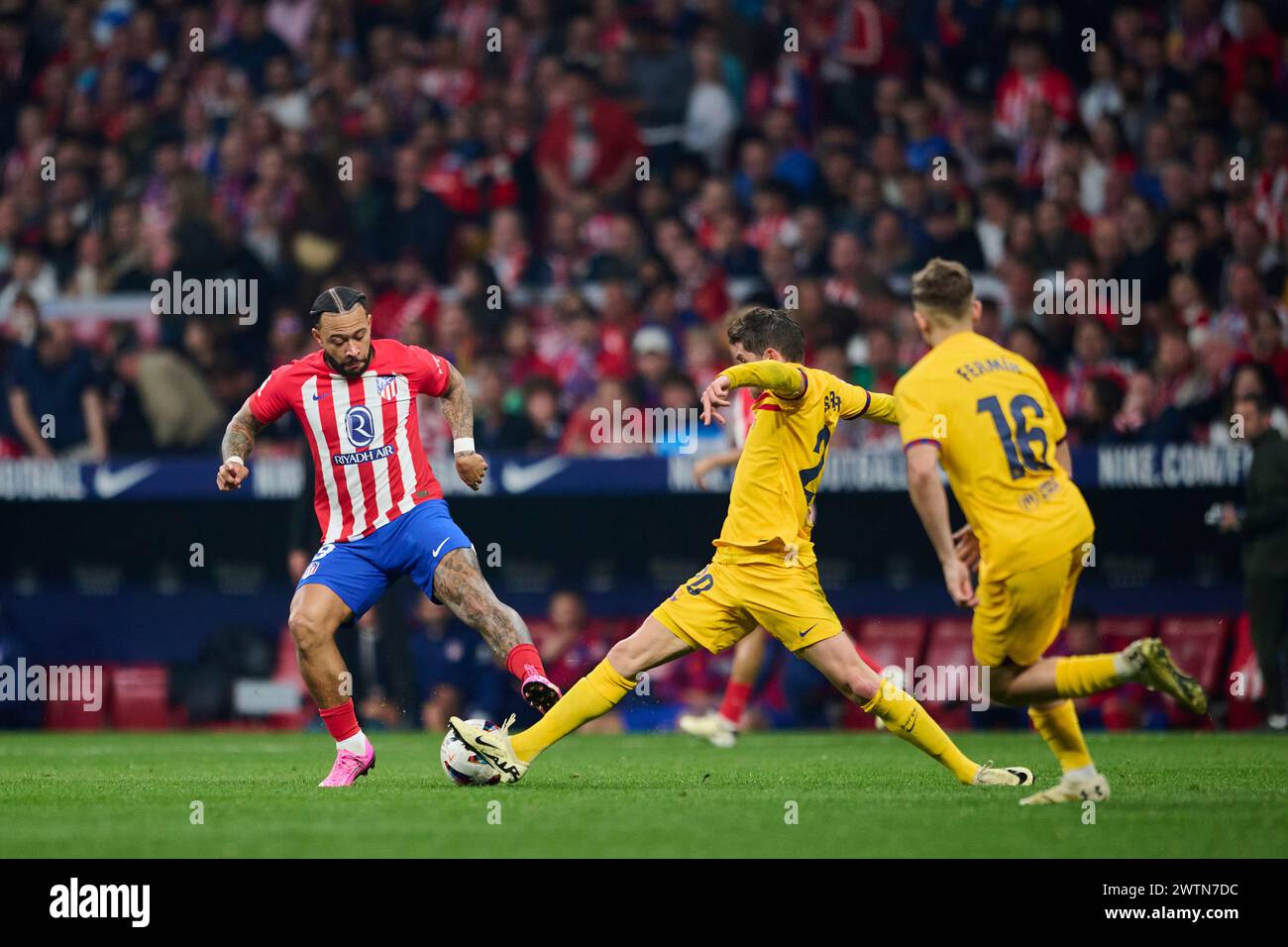 MADRID, SPAIN - MARCH 17: Sergi Roberto Right-Back of FC Barcelona ...
