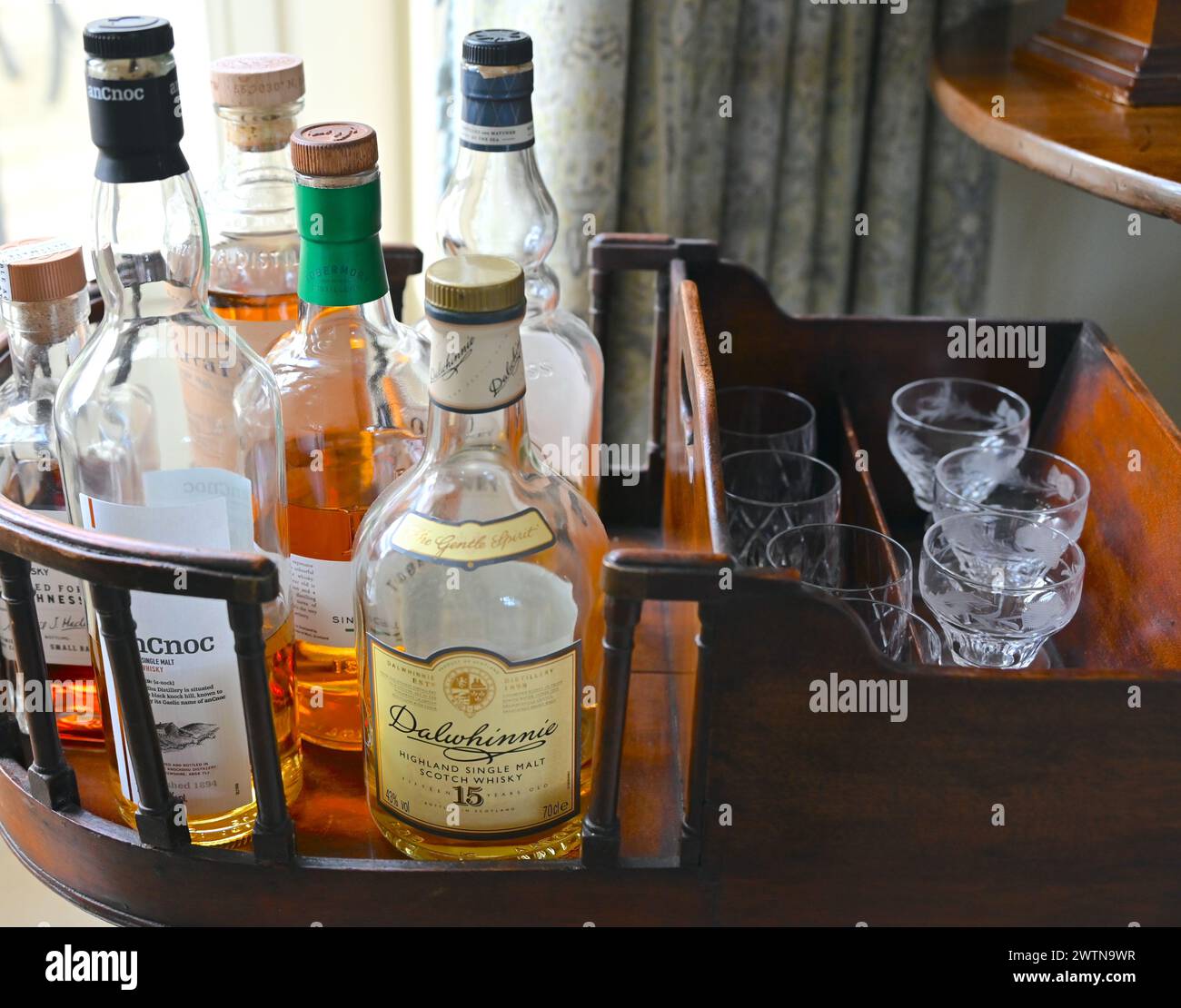 Home bar hi-res stock photography and images - Alamy