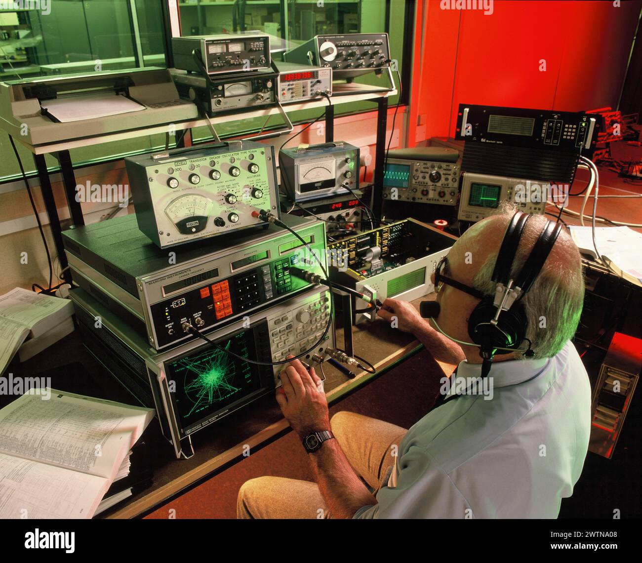 Electronics age hi-res stock photography and images - Alamy