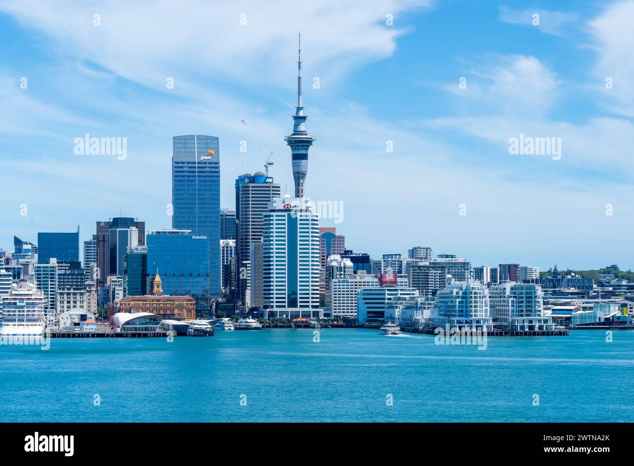 Cityscape with downtown skyline hi-res stock photography and images - Alamy