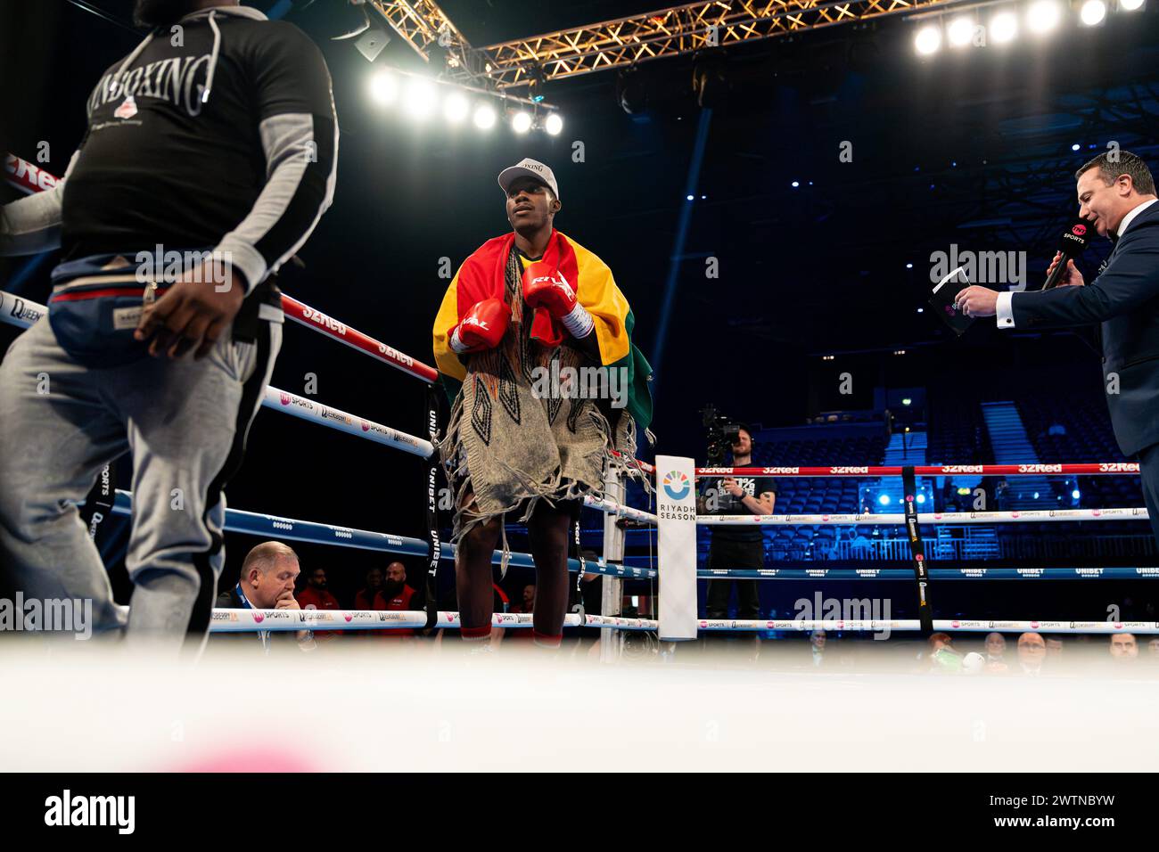 Ezra Taylor vs Prince Oko Nartey opens the Card at Frank Warren's ...