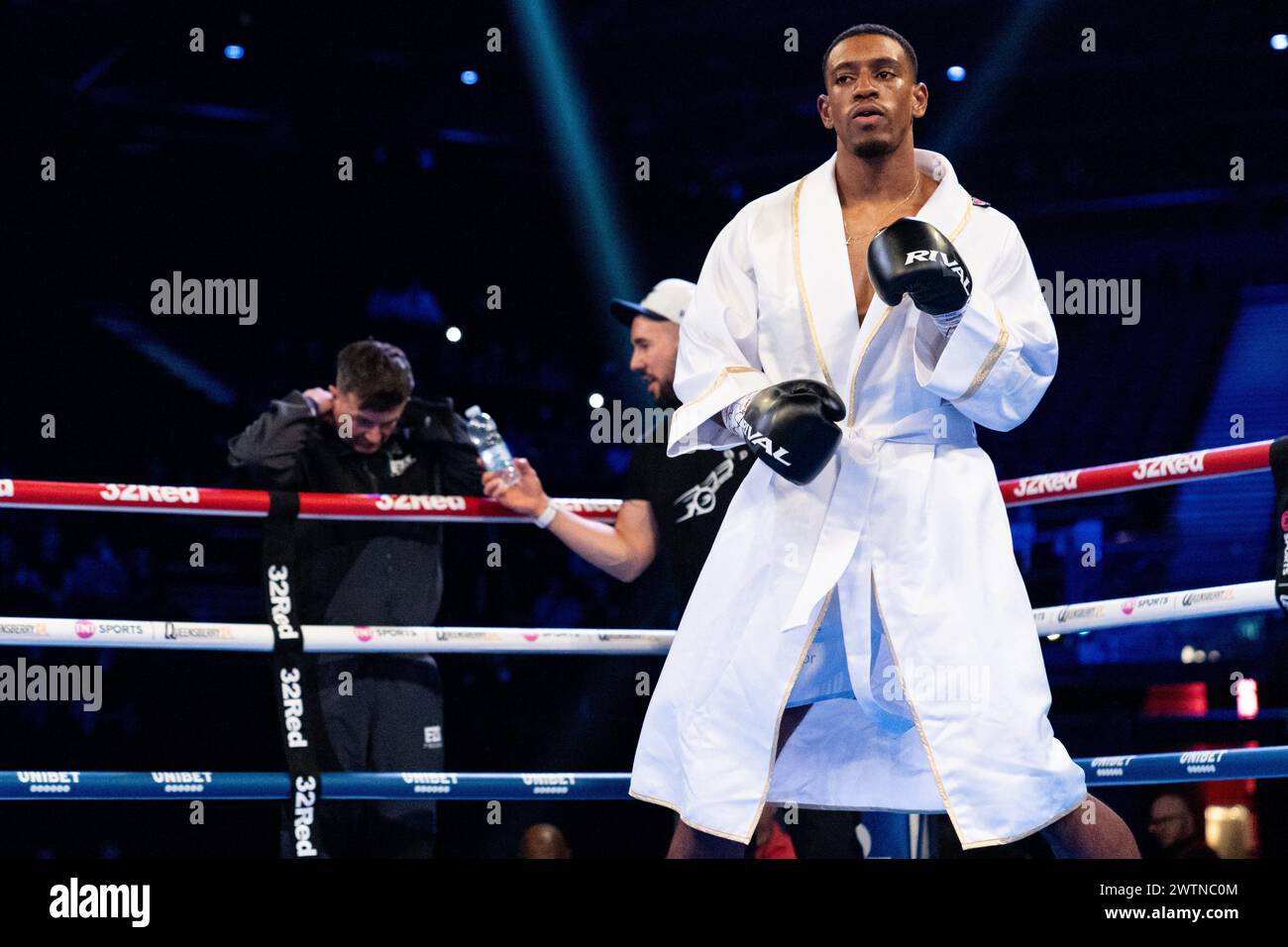 Ezra Taylor vs Prince Oko Nartey opens the Card at Frank Warren's ...