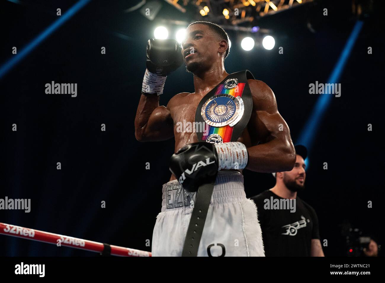 Ezra Taylor vs Prince Oko Nartey opens the Card at Frank Warren's ...