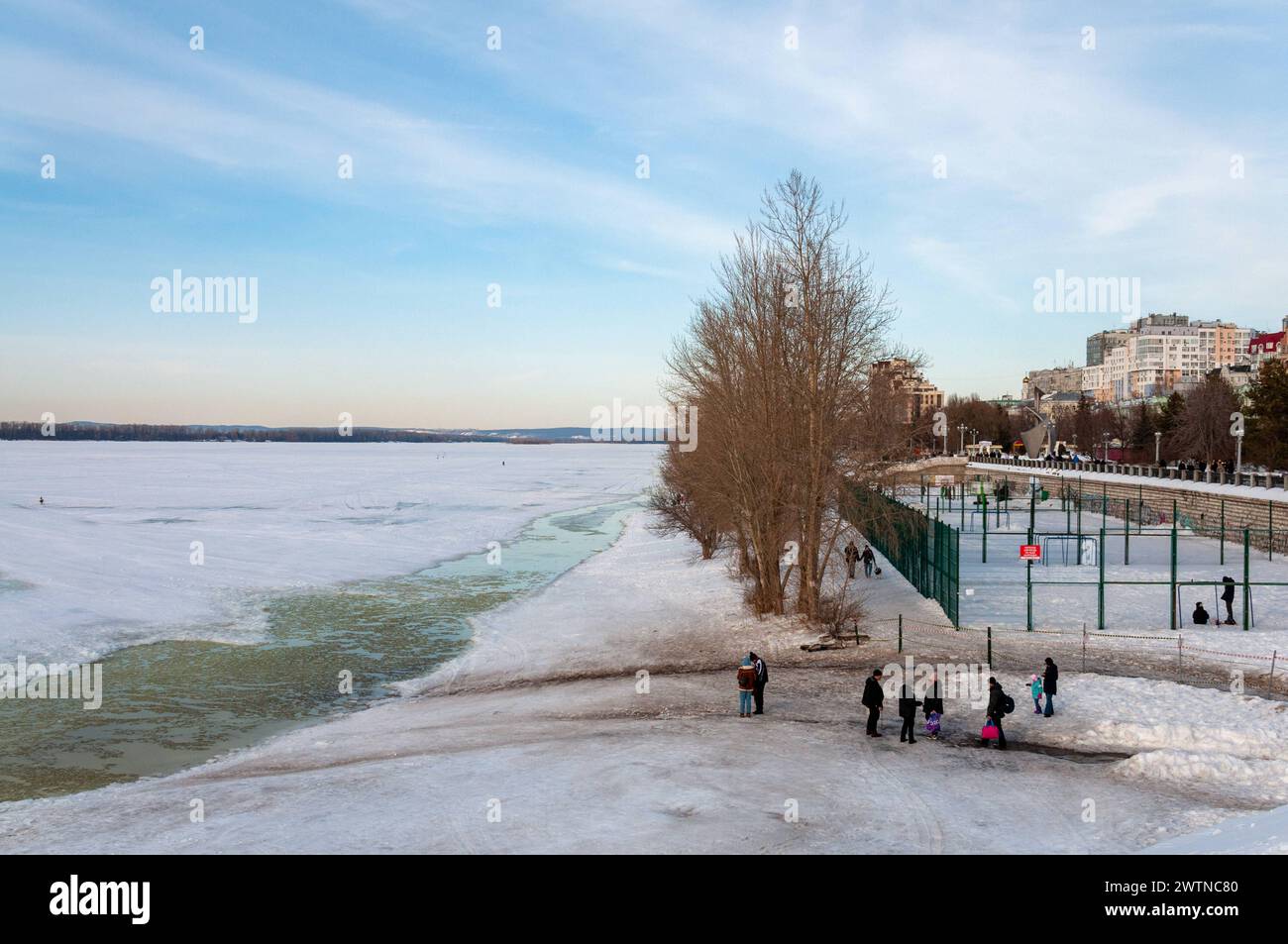 Embankment of the city of Samara Melting of the Volga River in spring ...