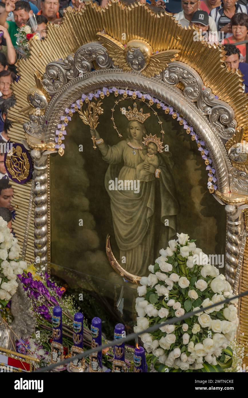 Lord of Miracles Procession, Virgen Mary with the Child Stock Photo - Alamy