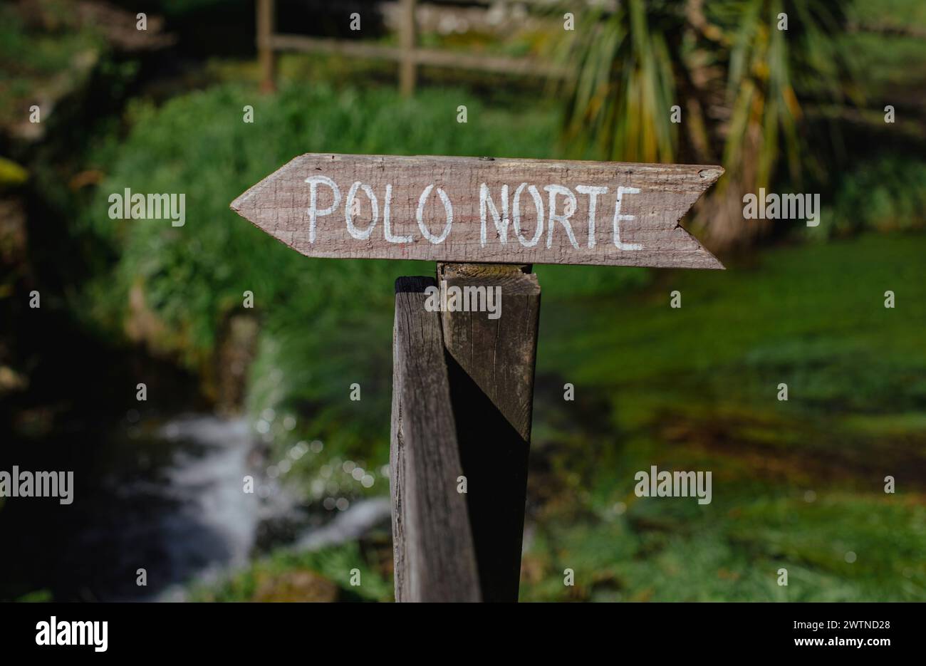 Wooden signpost indicating the North Pole Stock Photo - Alamy