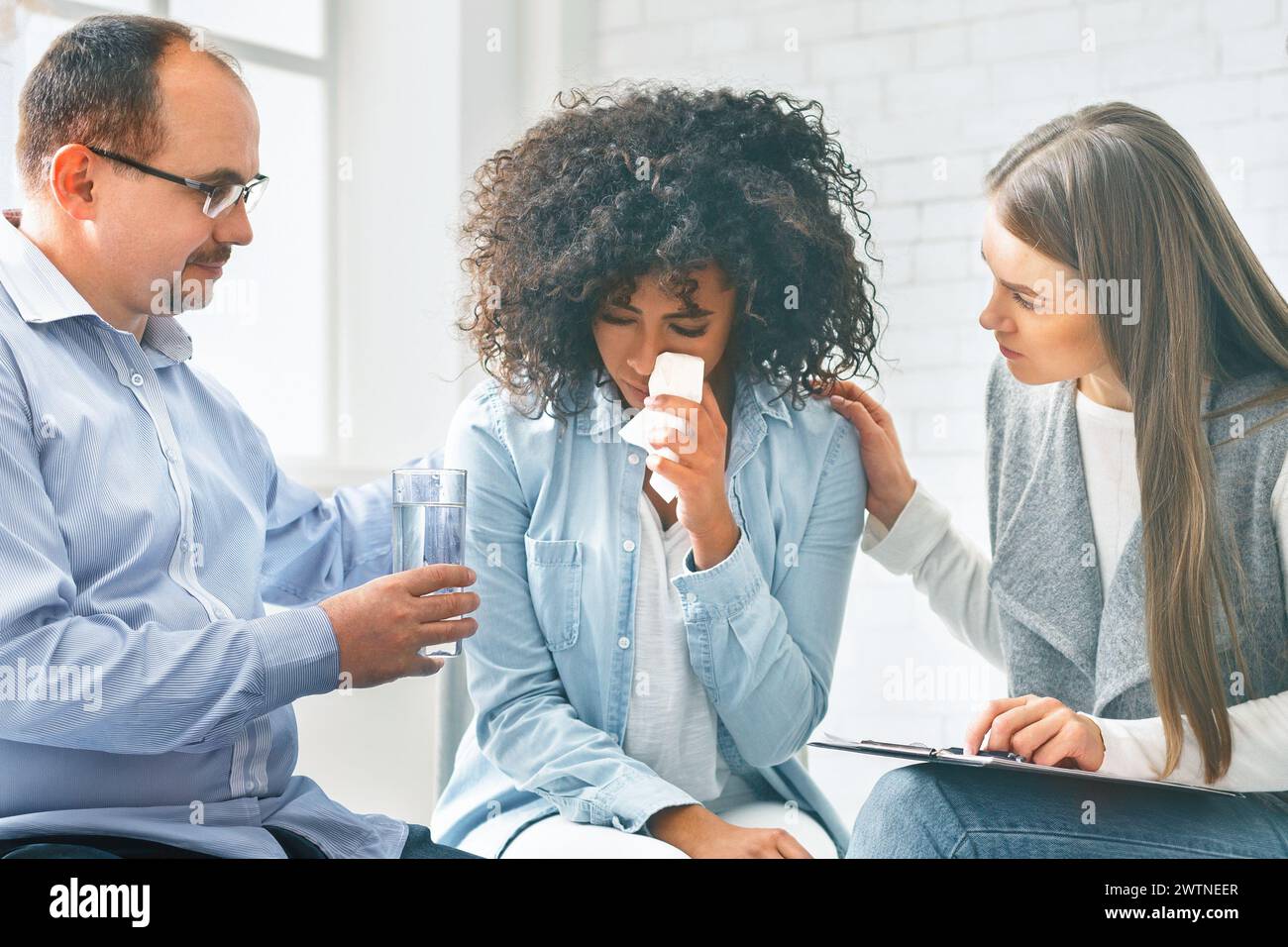 Man crying with women comfort hi-res stock photography and images - Alamy