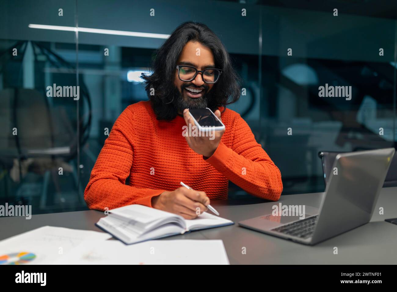Casually dressed man recording voice note Stock Photo - Alamy