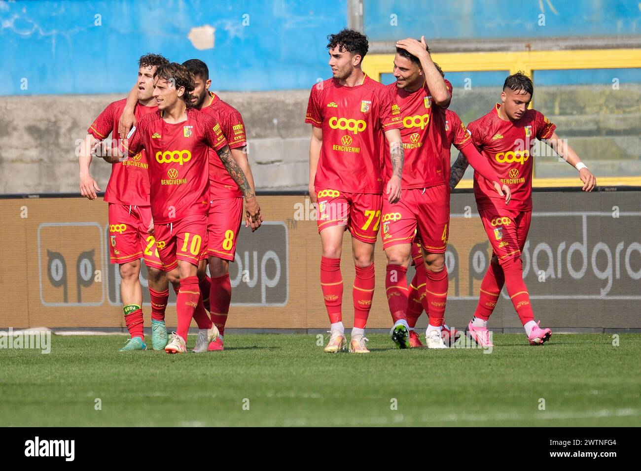 Italienische fussballmeisterschaft der serie b hi-res stock photography ...