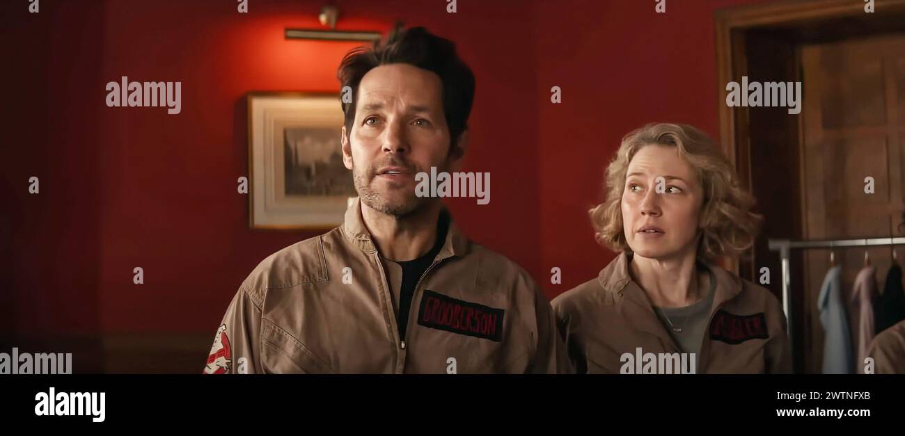 GHOSTBUSTERS: FROZEN EMPIRE, from left: Paul Rudd, Carrie Coon, 2024 ...