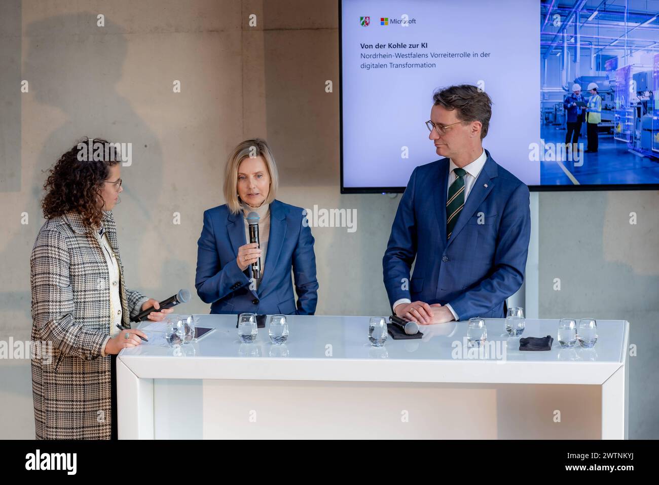 Fragerunde mit CEO von Microsoft Deutschland Marianne JANIK und NRW ...