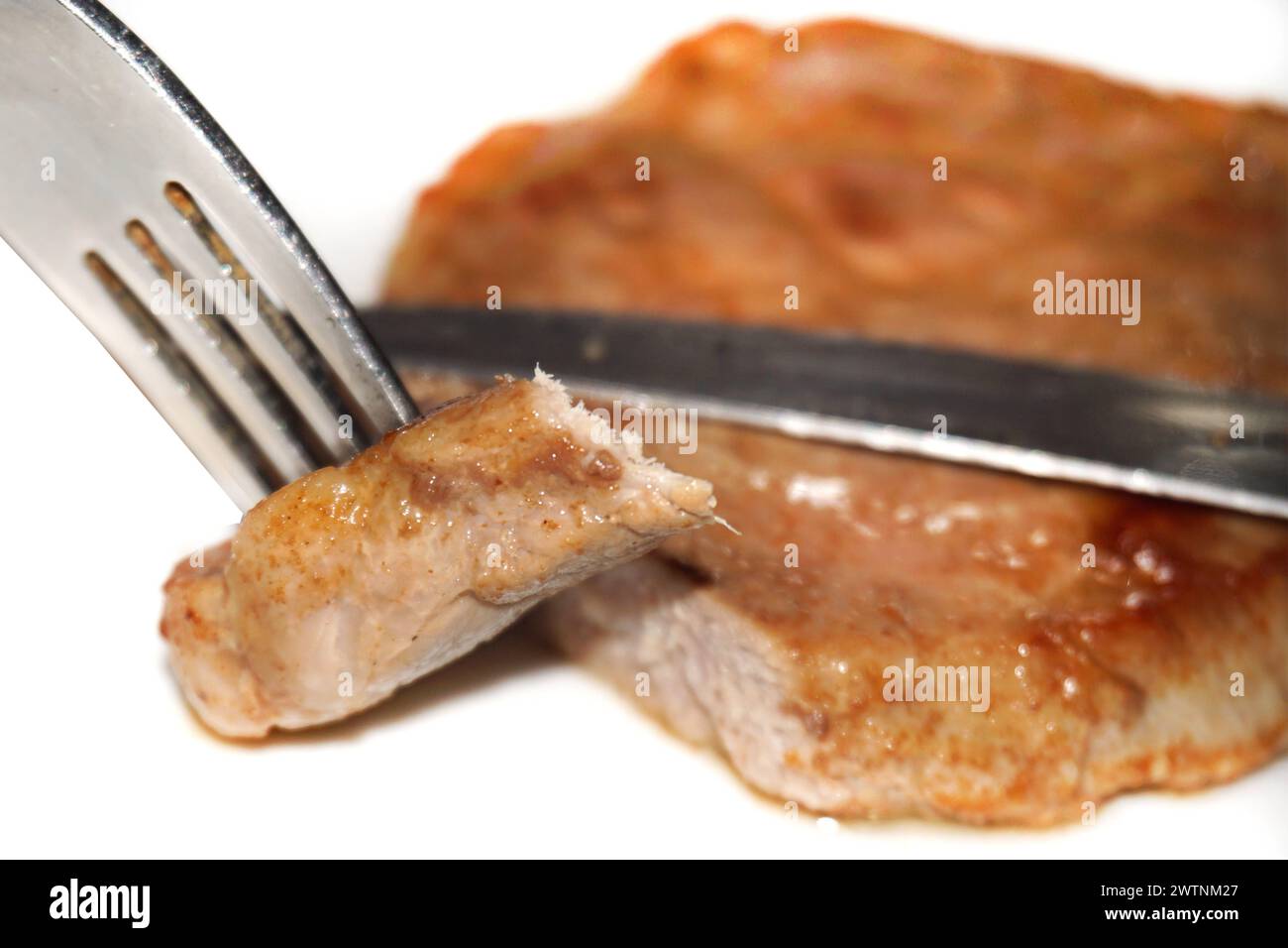 Fleisch als Lebensmittel Ein Scheine Nackensteak liegt angeschnitten ...