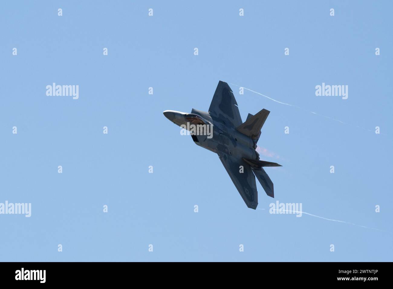 U.S. Air Force F-22 Raptor Demonstration Team performs aerobatic ...