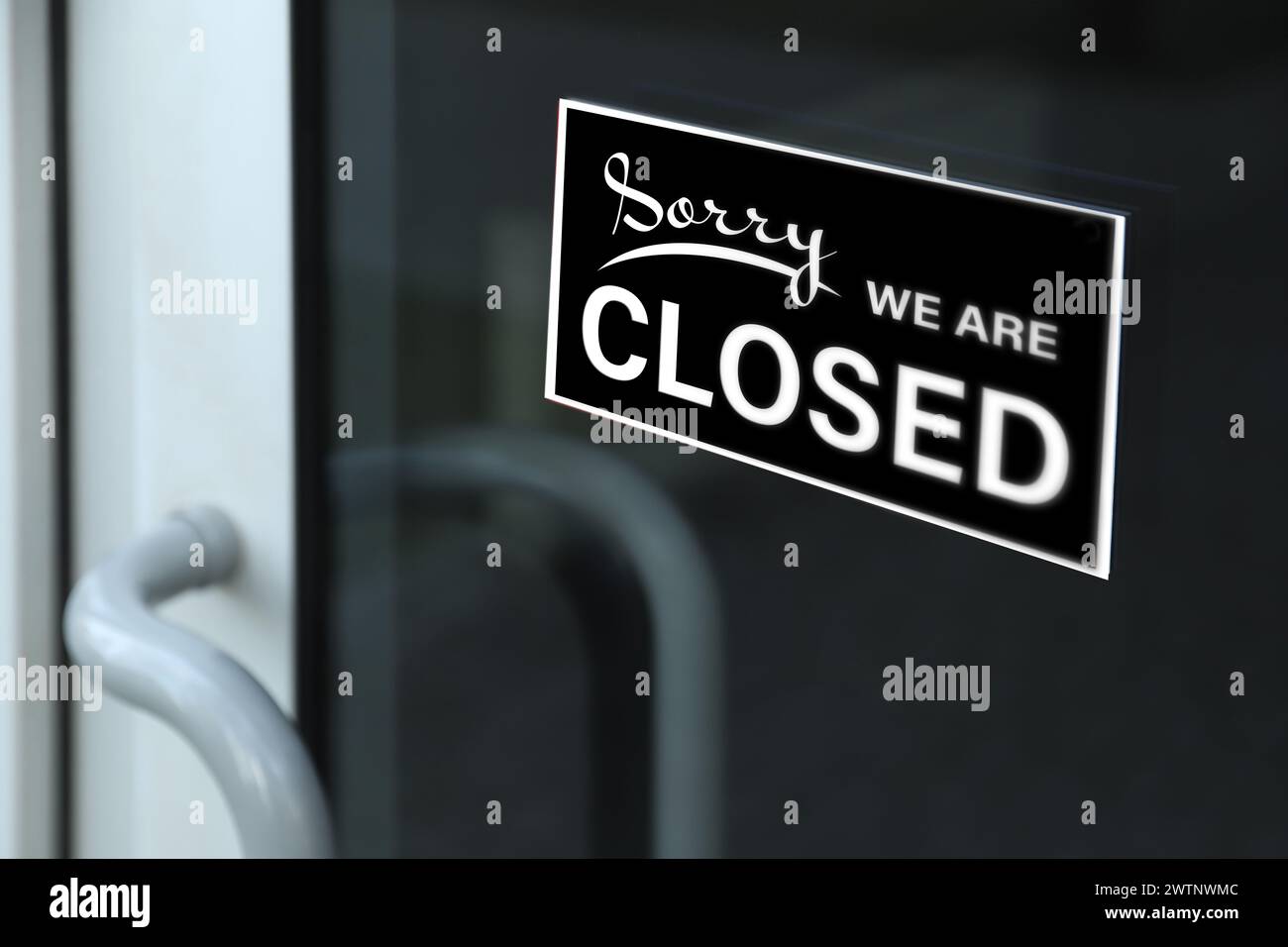 Signboard inscription sorry closed hi-res stock photography and images ...