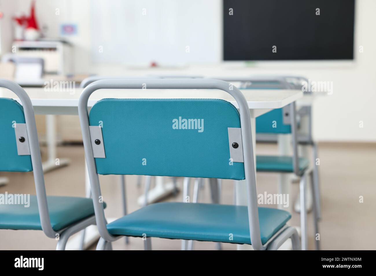 Empty modern classroom hi-res stock photography and images - Alamy