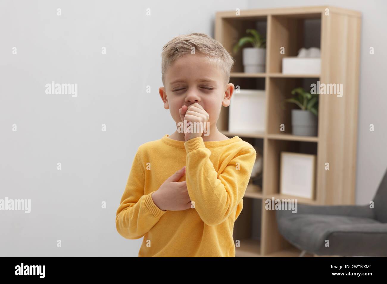 Coughing child unwell hi-res stock photography and images - Alamy