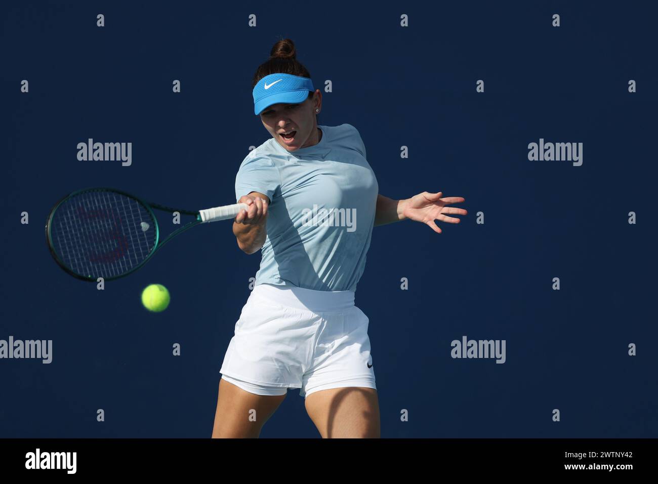 MIAMI GARDENS, FLORIDA - MARCH 18: Simona Halep day 3 of the Miami Open ...