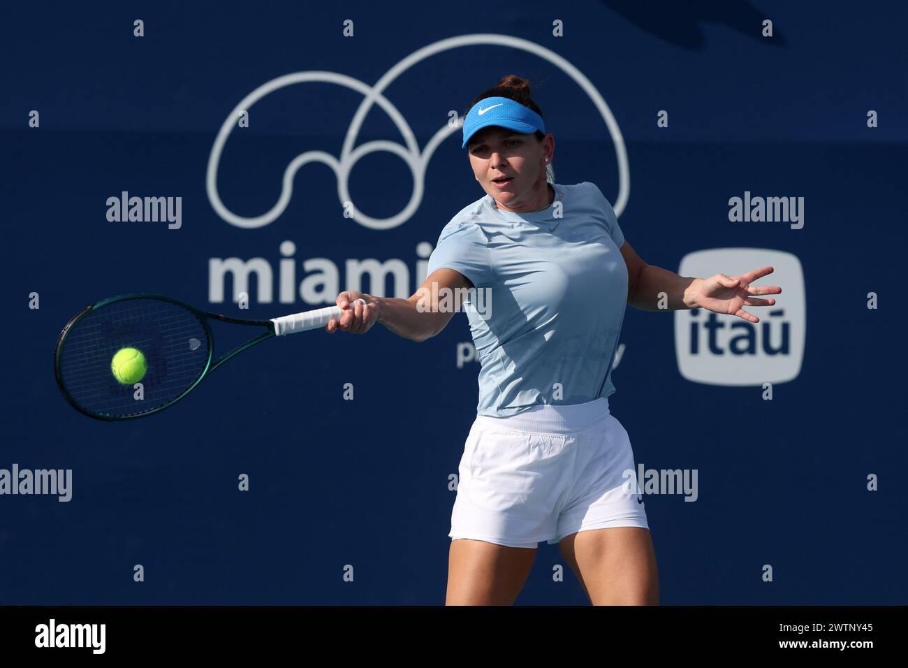 MIAMI GARDENS, FLORIDA - MARCH 18: Simona Halep day 3 of the Miami Open ...