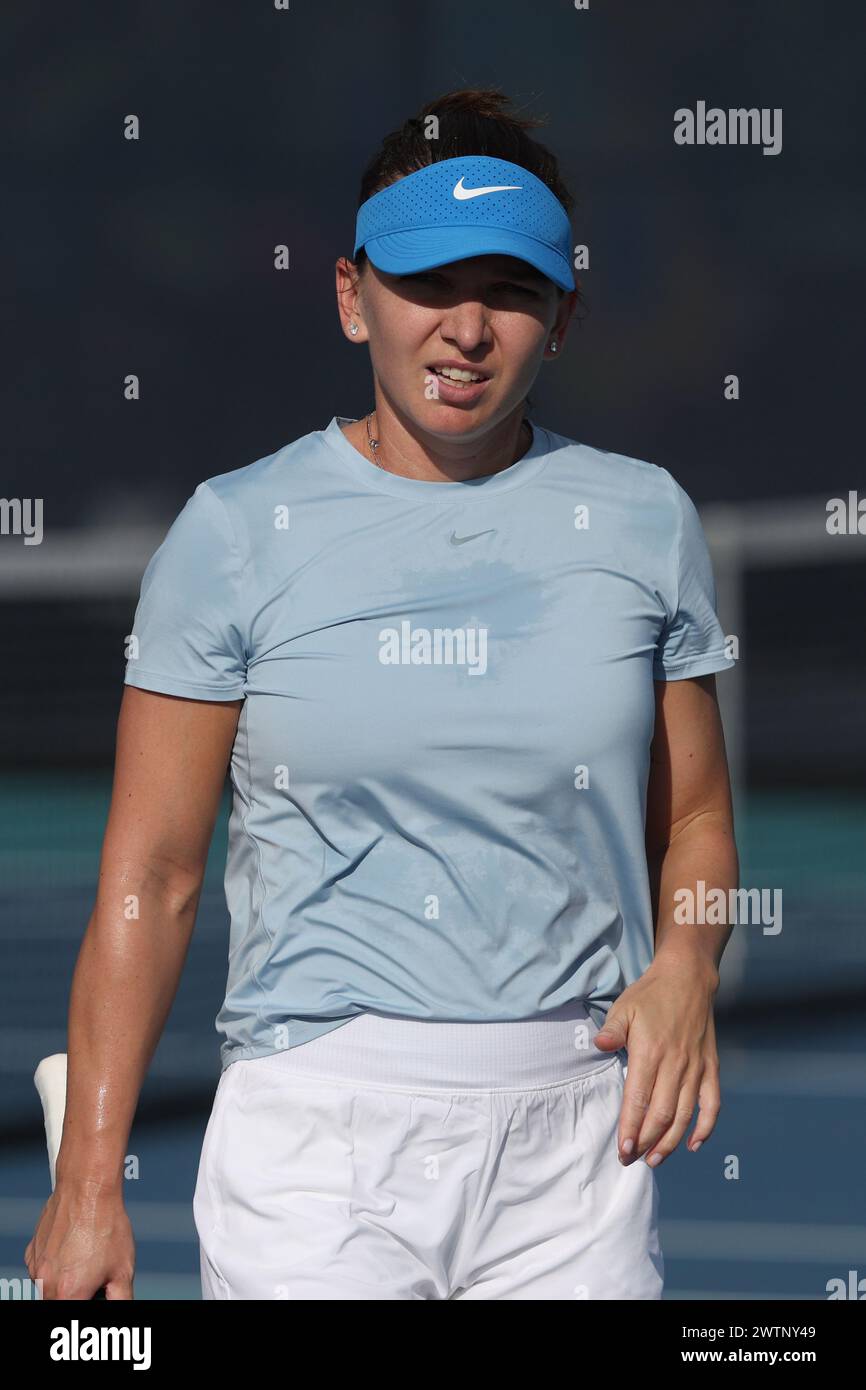 MIAMI GARDENS, FLORIDA - MARCH 18: Simona Halep day 3 of the Miami Open ...
