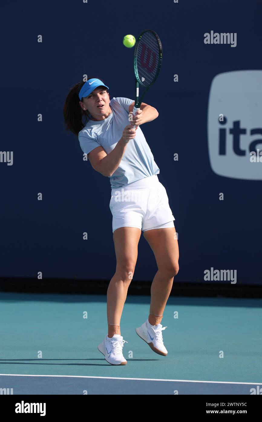 MIAMI GARDENS, FLORIDA - MARCH 18: Simona Halep day 3 of the Miami Open ...