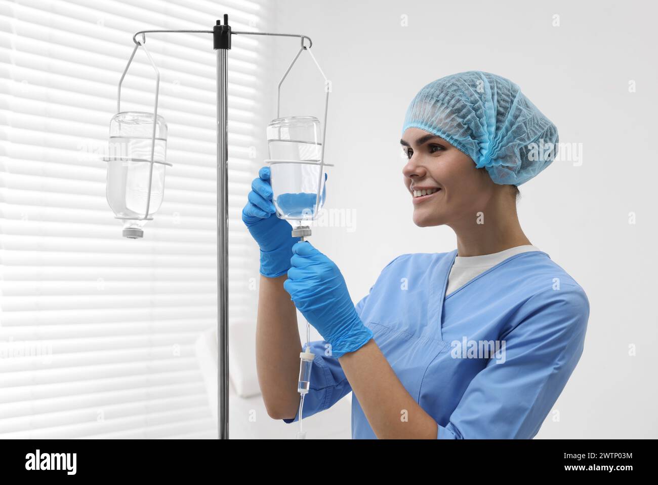Woman smiling in clinic setting hi-res stock photography and images - Alamy