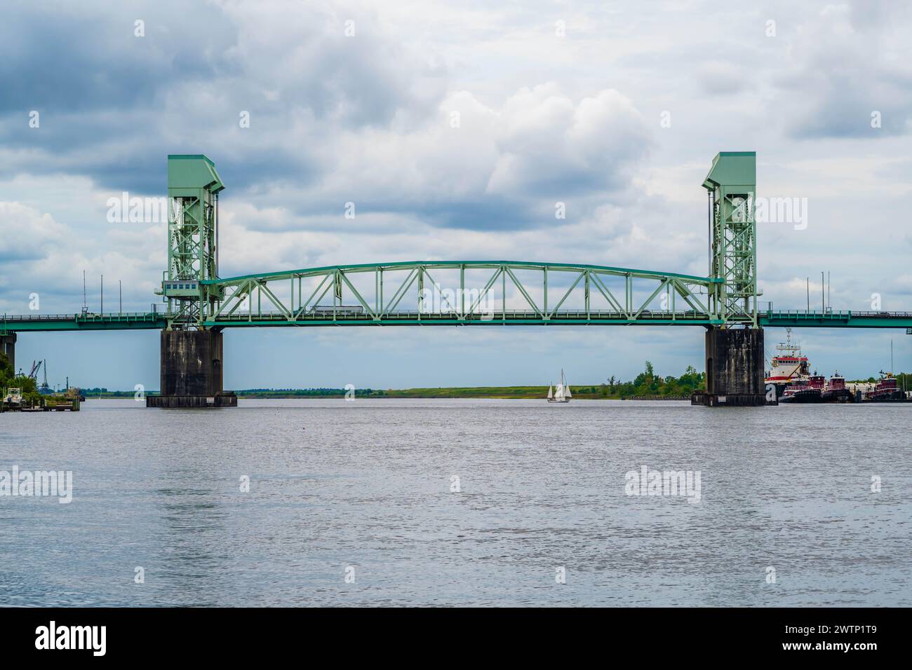 Cape Fear Memoria Bridge in North Carolina, Wilmington Beach Stock ...