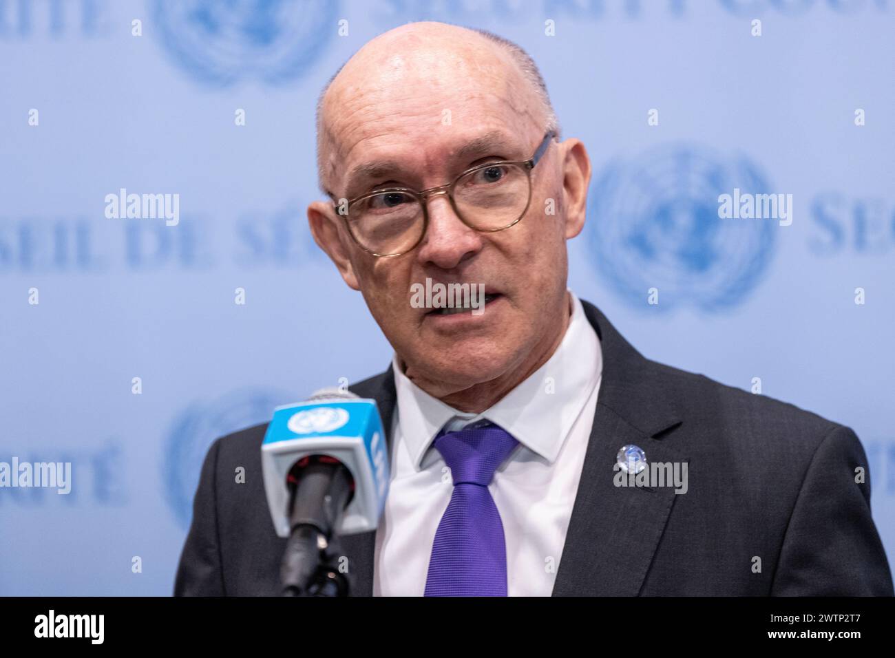 Robert Floyd, Executive Secretary, the Comprehensive Nuclear-Test-Ban ...