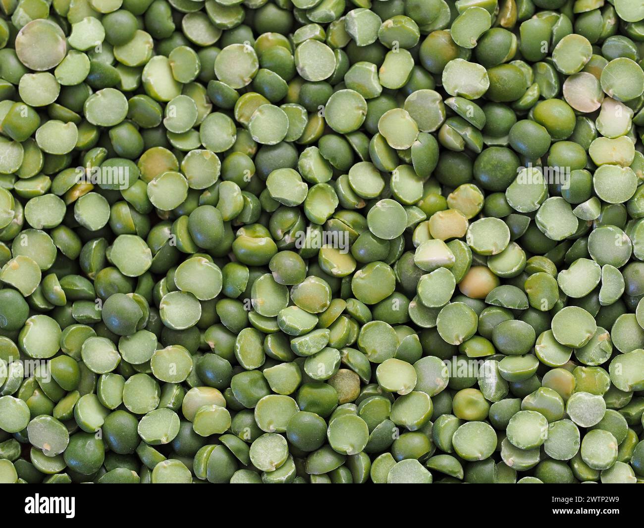 Pile of peeled green peas hi-res stock photography and images - Alamy