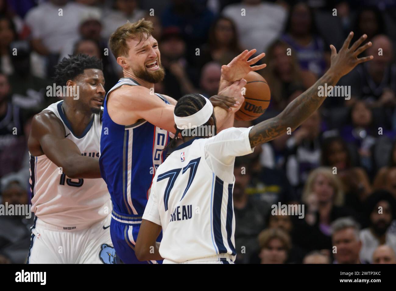 Memphis Grizzlies forward Jaren Jackson Jr., left, and guard DeJon ...