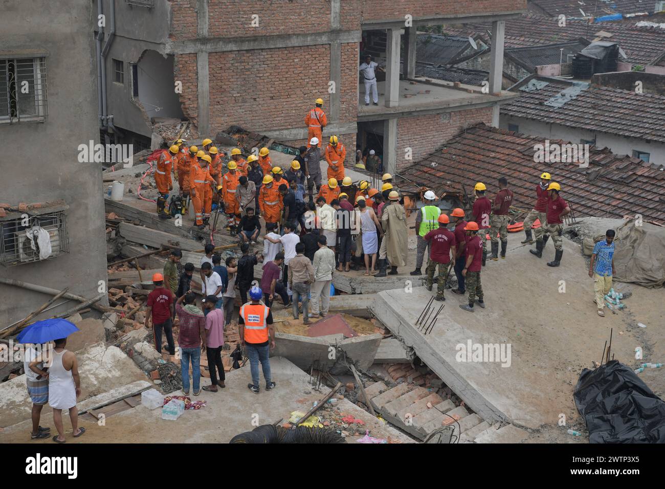 Members of the National Disaster Response Force (NDRF) team search for ...