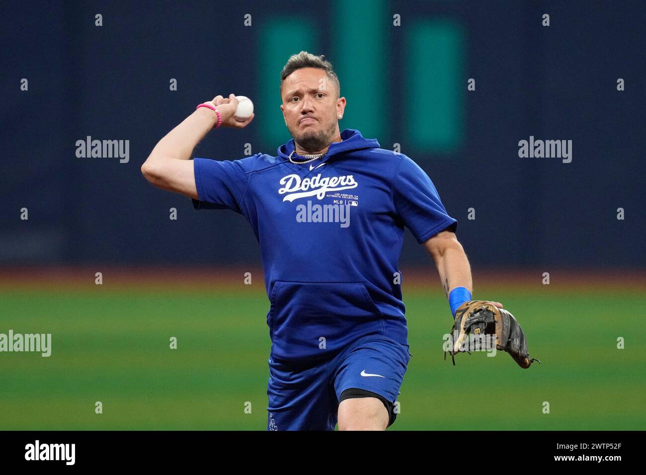 Los Angeles Dodgers' Miguel Rojas fields a ground ball during a ...