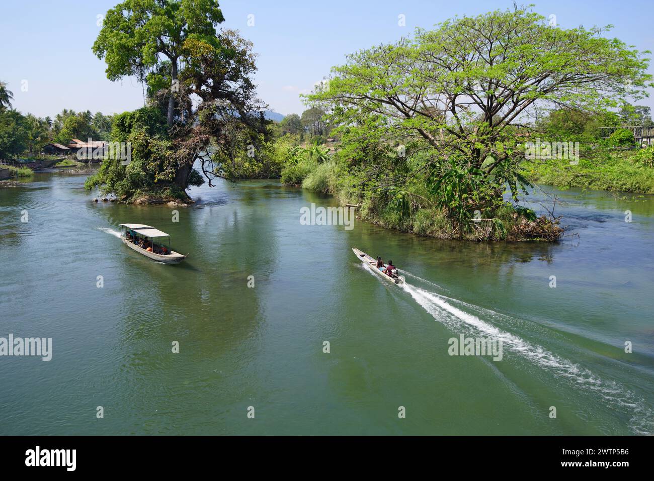 Boats on the Mekong River at the French Bridge between Don Det and Don ...
