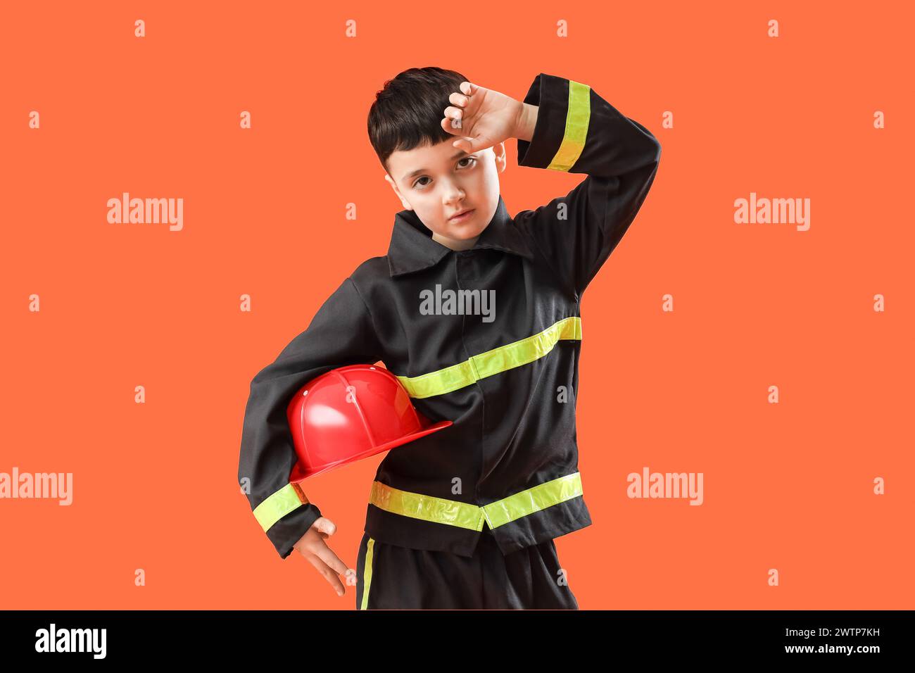 Firefighter child costume hi-res stock photography and images - Alamy