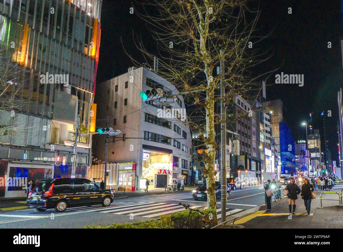 Shibuya crossing night summer hi-res stock photography and images - Alamy
