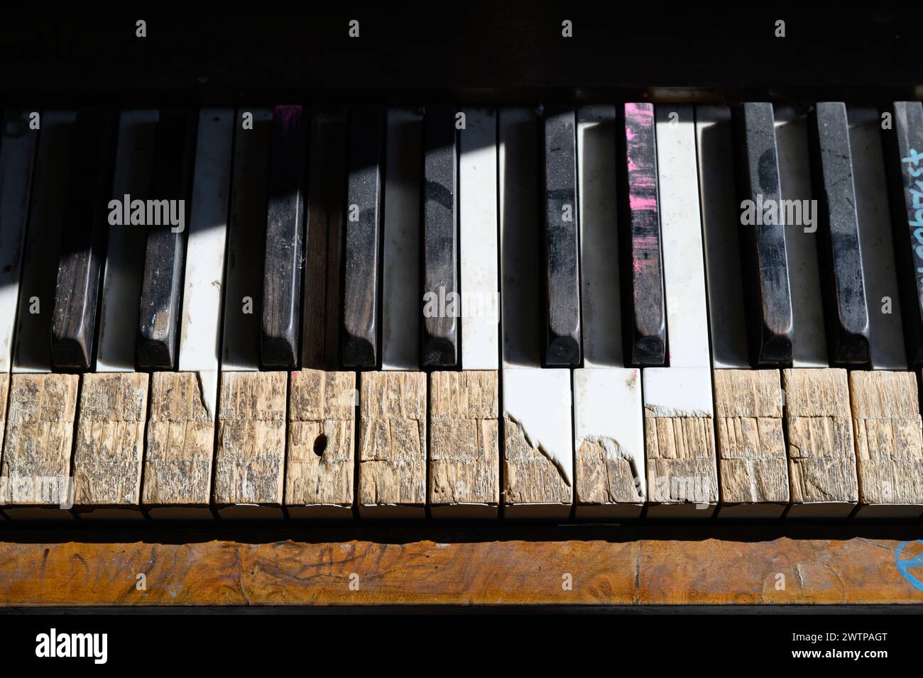 Old piano with worn keys in hard light Stock Photo - Alamy