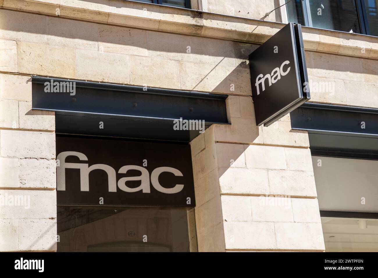 Fnac brand hi-res stock photography and images - Alamy