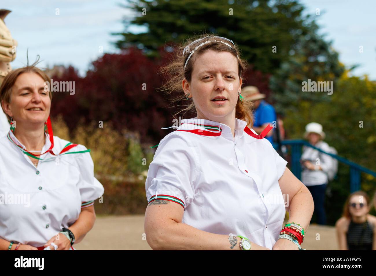 Dancers dancing hi-res stock photography and images - Alamy