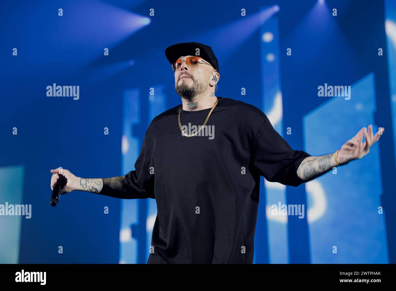 Italian singer Music Concert - CLUB DOGO - MILANO MEDIOLANUM FORUM Gue ...