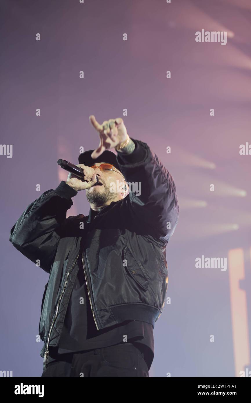 Italian singer Music Concert - CLUB DOGO - MILANO MEDIOLANUM FORUM Gue ...