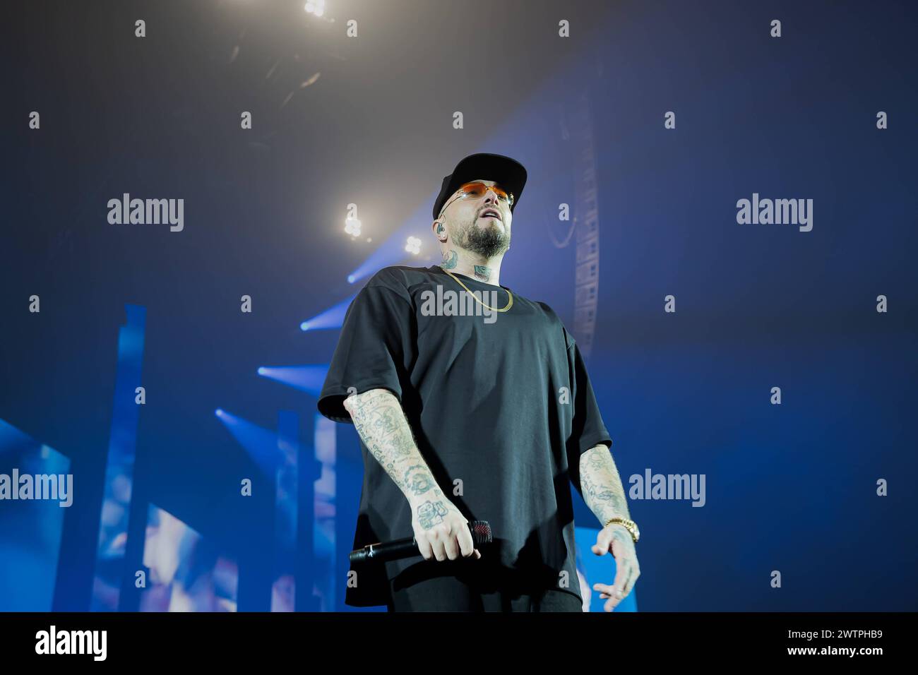 Italian singer Music Concert - CLUB DOGO - MILANO MEDIOLANUM FORUM Gue ...