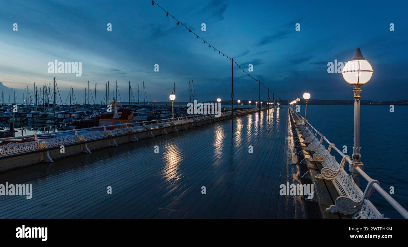 Dawn along princess Quay Torquay south Devon Stock Photo - Alamy