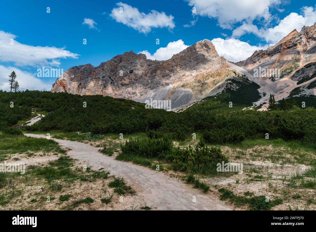 Alta Via 1 hiking trail with peaks above between Fanes and Pederu huts ...
