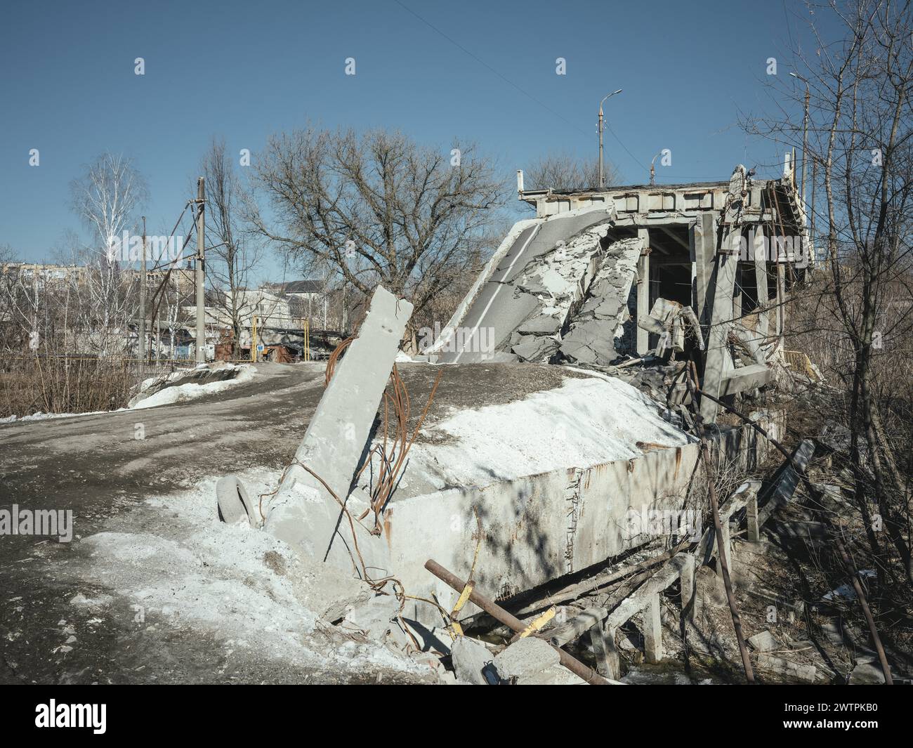 Destroyed bridge ukraine hi-res stock photography and images - Alamy