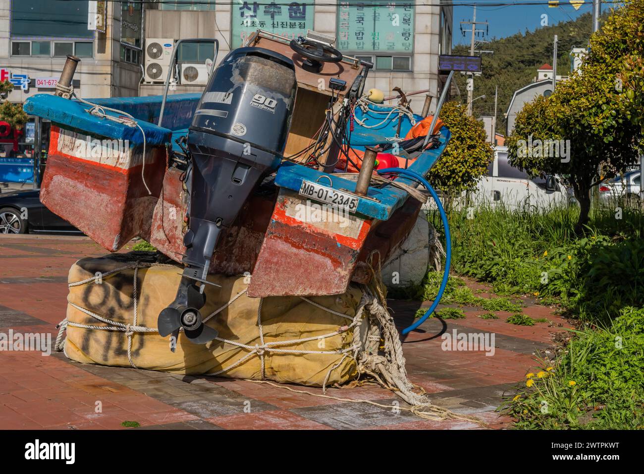 Overturned boat hi-res stock photography and images - Alamy