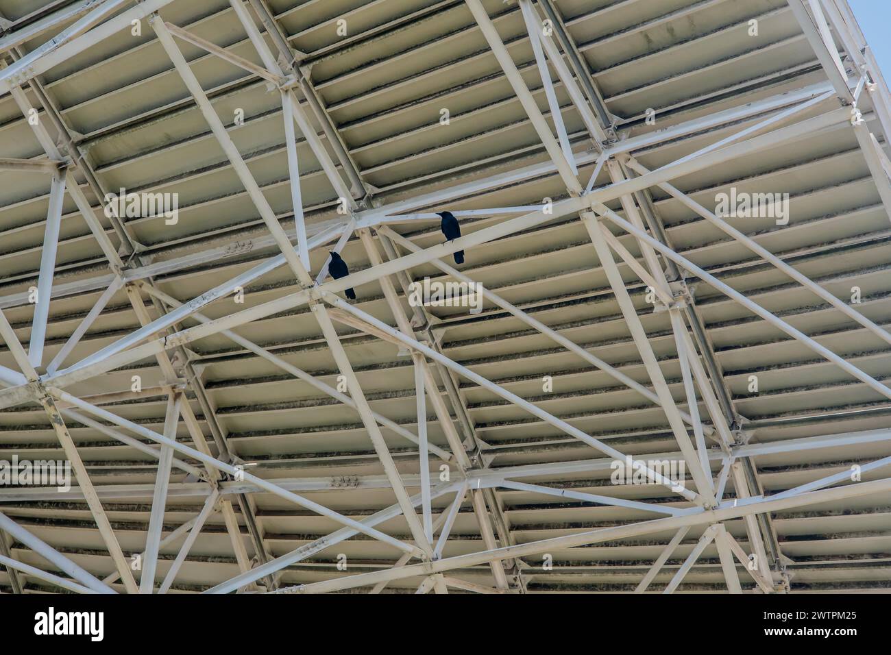 Big satellite dish hi-res stock photography and images - Alamy