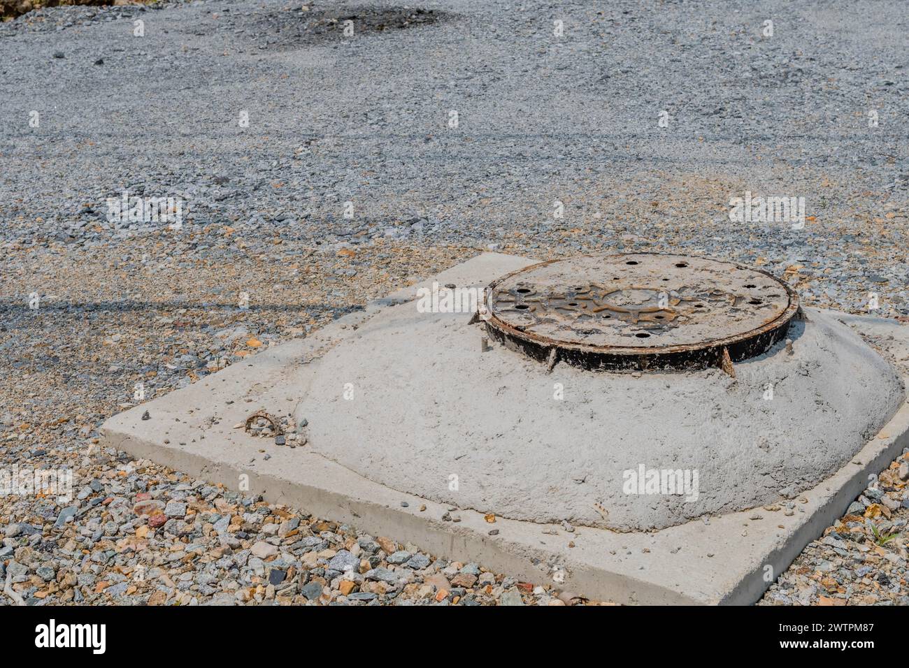 Manhole frame hi-res stock photography and images - Alamy